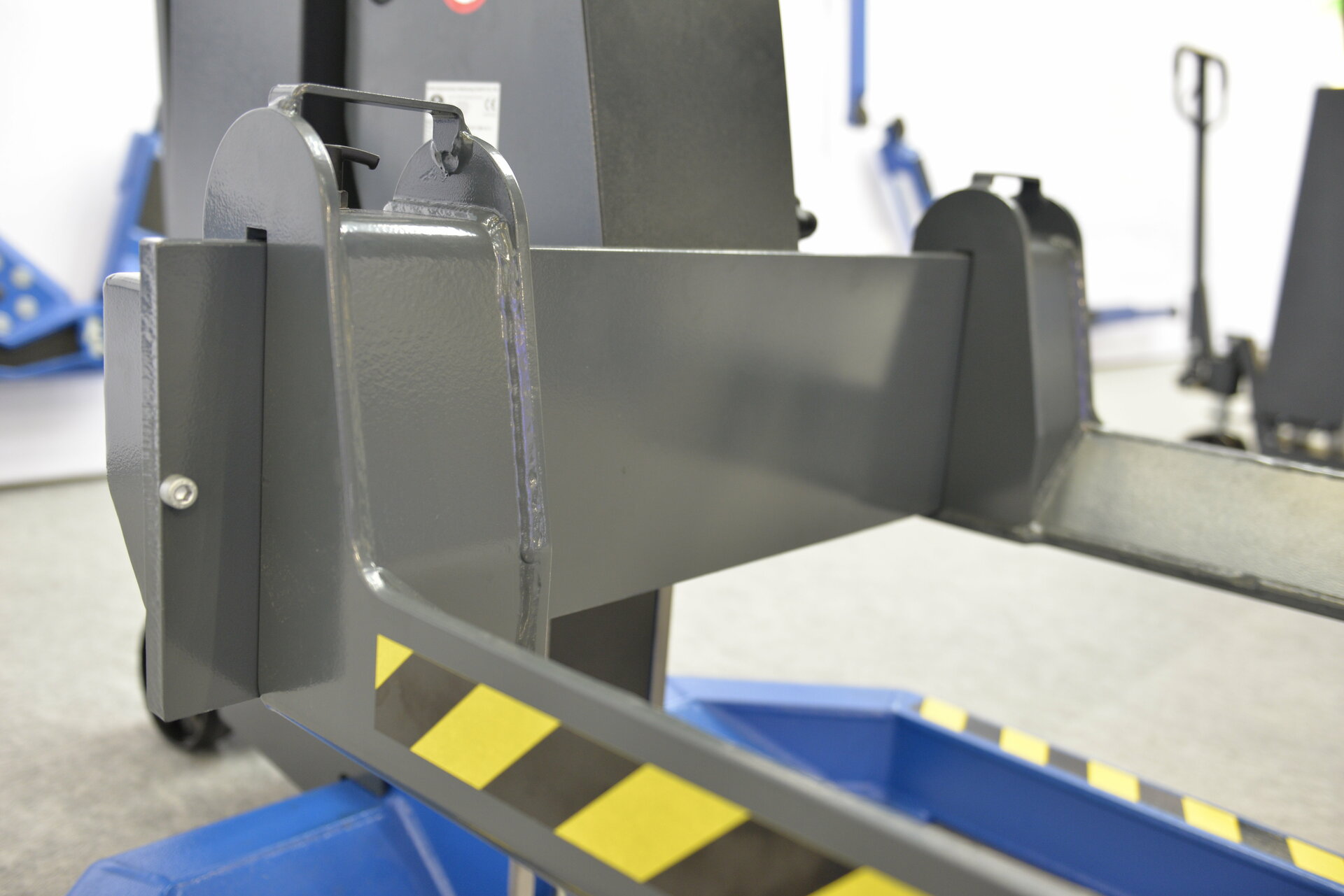 Successful presentation of the new universal carriage for MAHA mobile ...