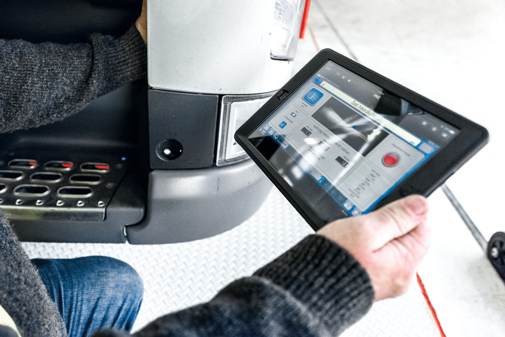 MLT 3000 2.0 – Precision in Headlight Adjustment & Testing | MAHA