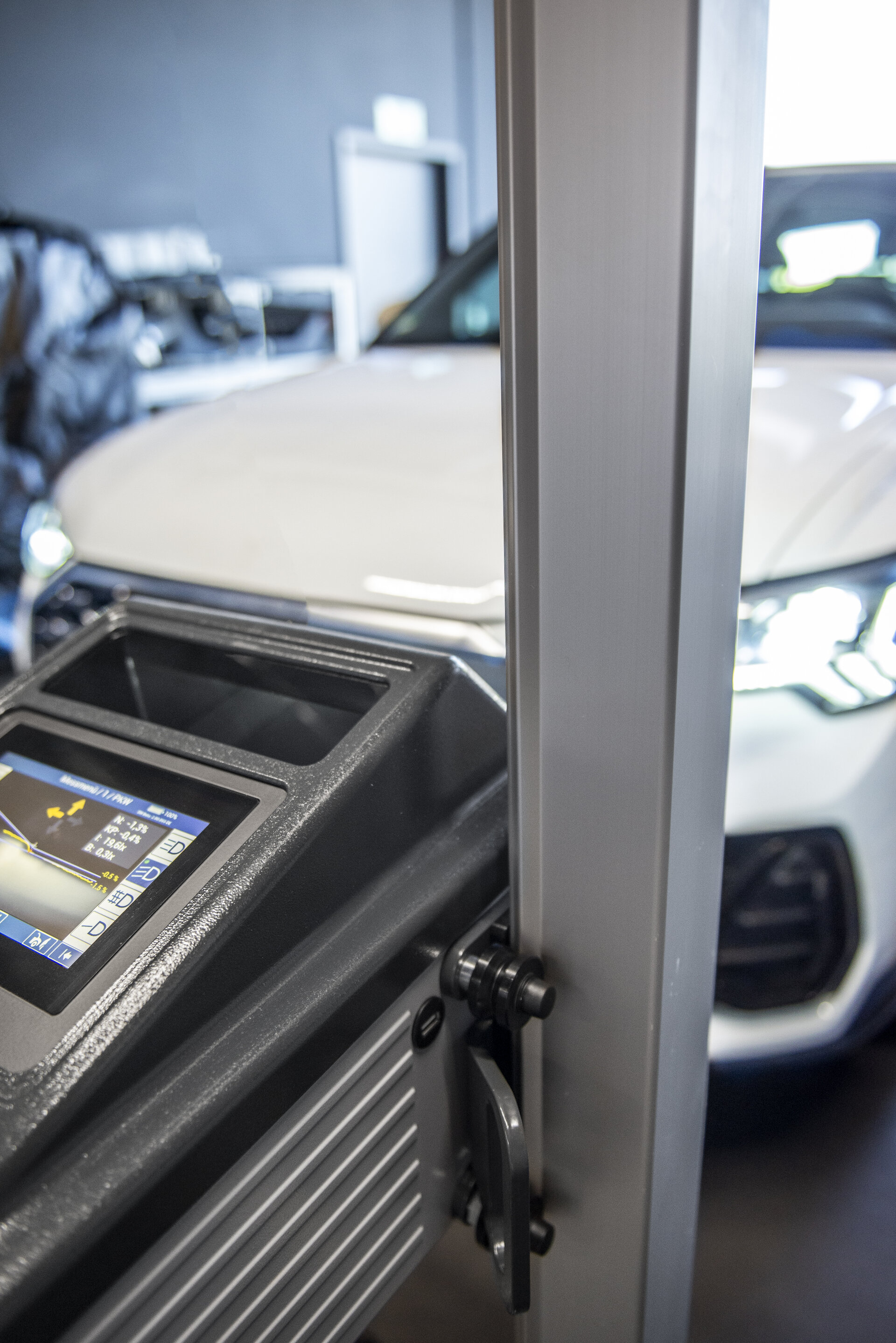 MLT 3000 2.0 – Precision in Headlight Adjustment & Testing | MAHA