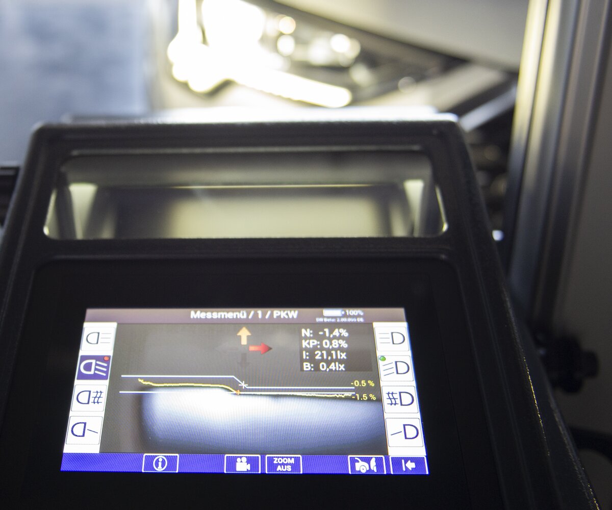 MLT 3000 2.0 – Präzision in Scheinwerfereinstellung & -prüfung | MAHA